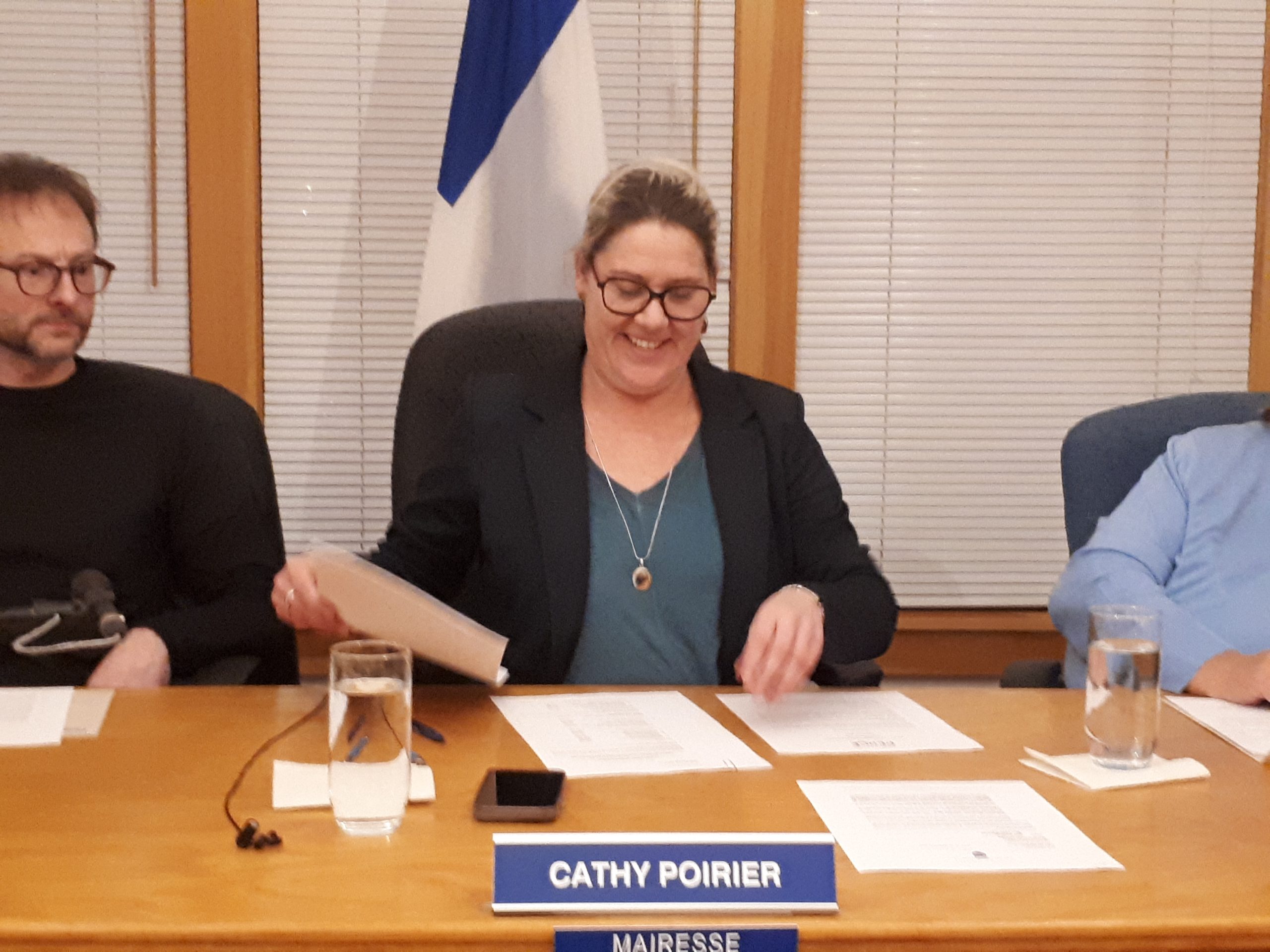 Des surprises pour la mairesse de Percé à son conseil mardi soir - CHNC FM